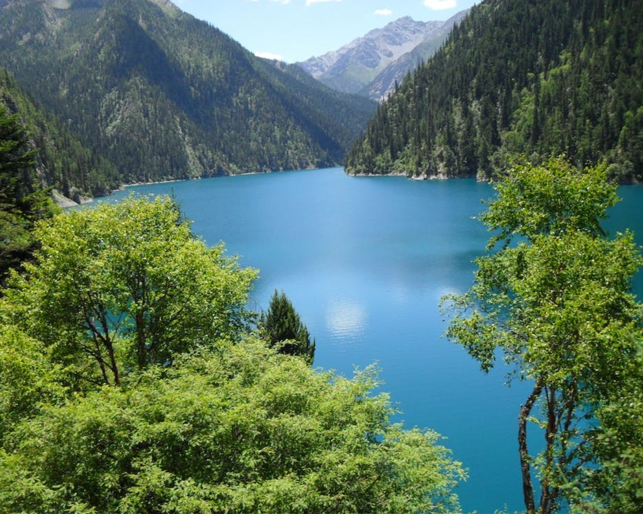 El azul de los lagos tiende a desaparecer: aquí explicamos el ¿por qué ...