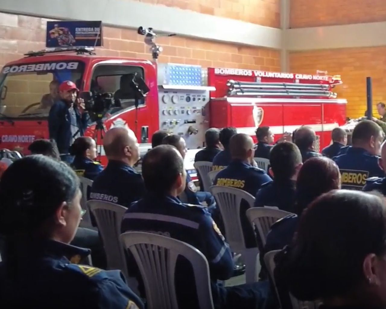 Entregan nuevos equipos al Cuerpo de Bomberos | Confidencial Noticias