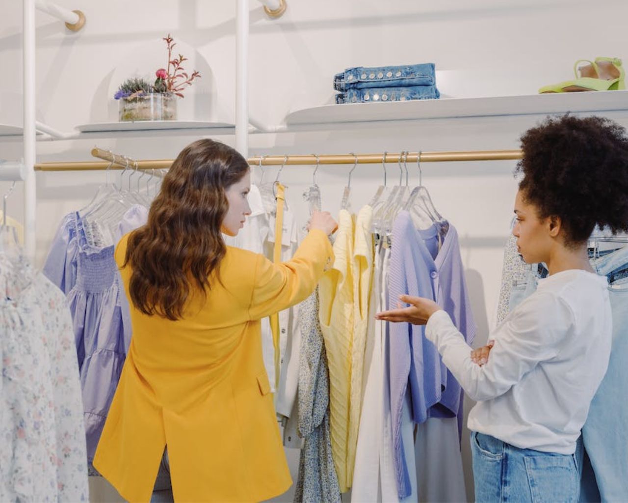 "La moda rápida" es una tendencia que contamina el medio amb