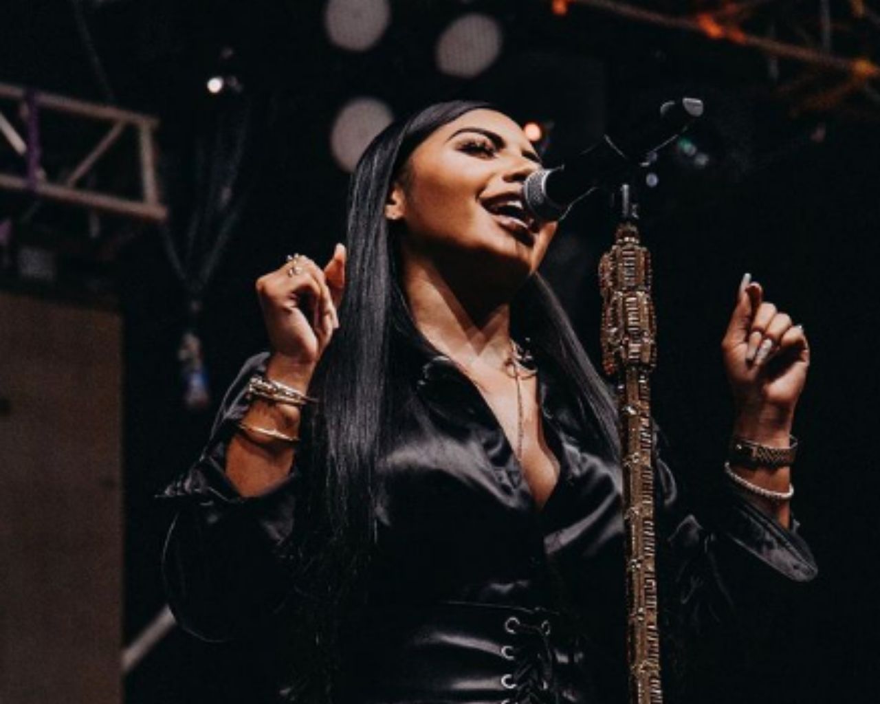 Natalia Curvelo estrenó '1er Round', su primer álbum en solitario ...