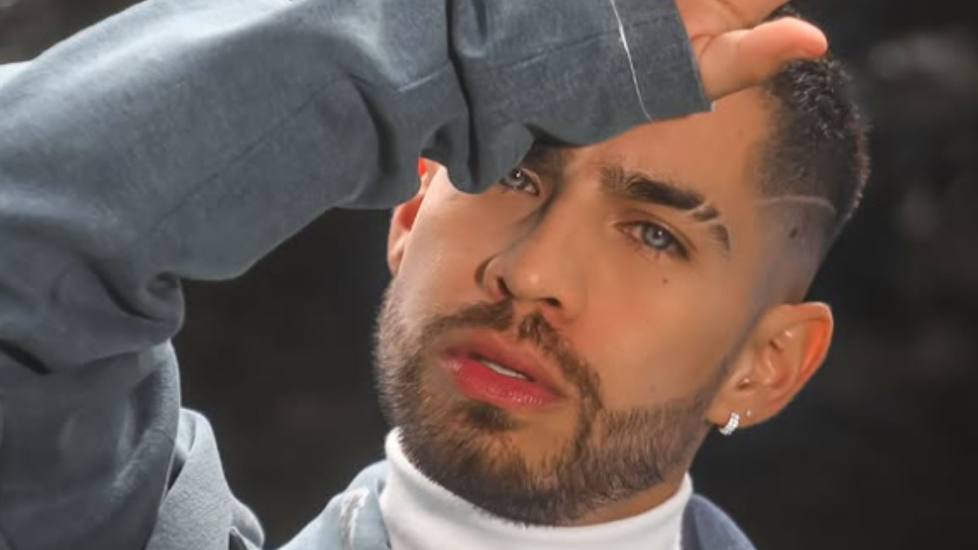 El actor y cantante Kevyn Bury comparte su felicidad porque de nuevo ...